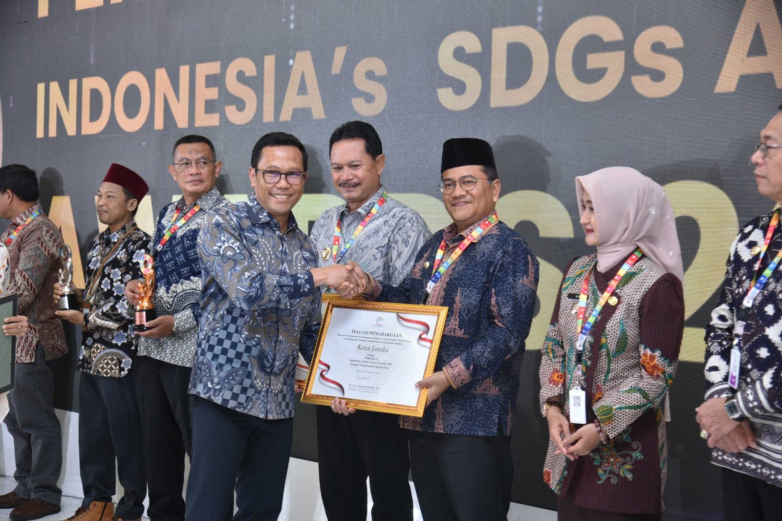 Wali Kota Jambi Raih Peringkat 2 Nasional di Indonesian SDGs Action ...