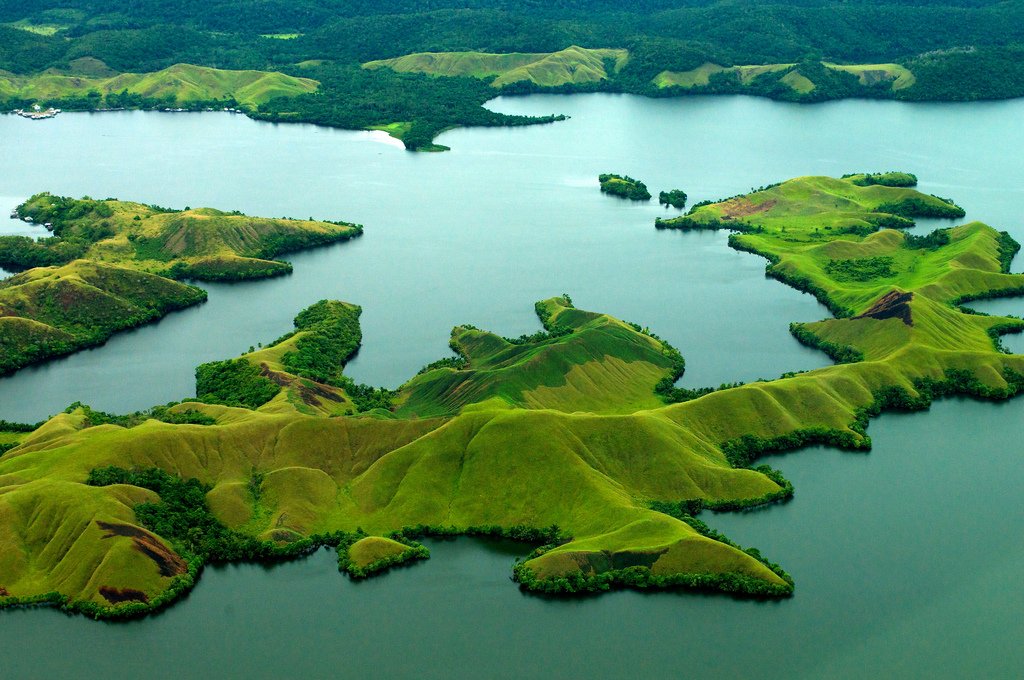 Danau Sentani Papua, Pesona Tenang di Tengah Pegunungan Cycloop ...